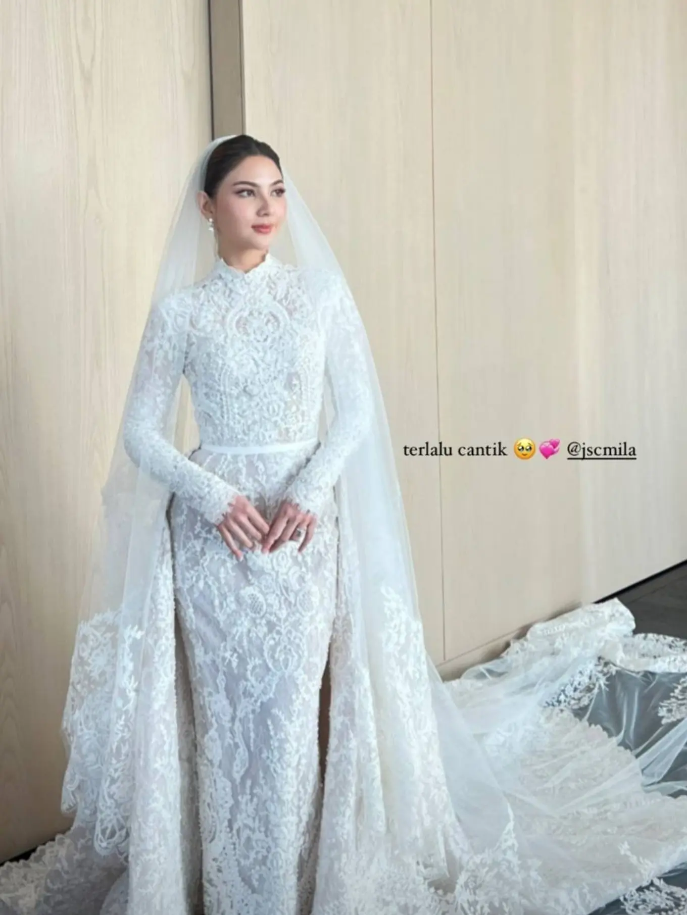 Jalani Pemberkatan Nikah, Jessica Mila Takjubkan Publik dengan Gaun Putih Pernikahannya ...