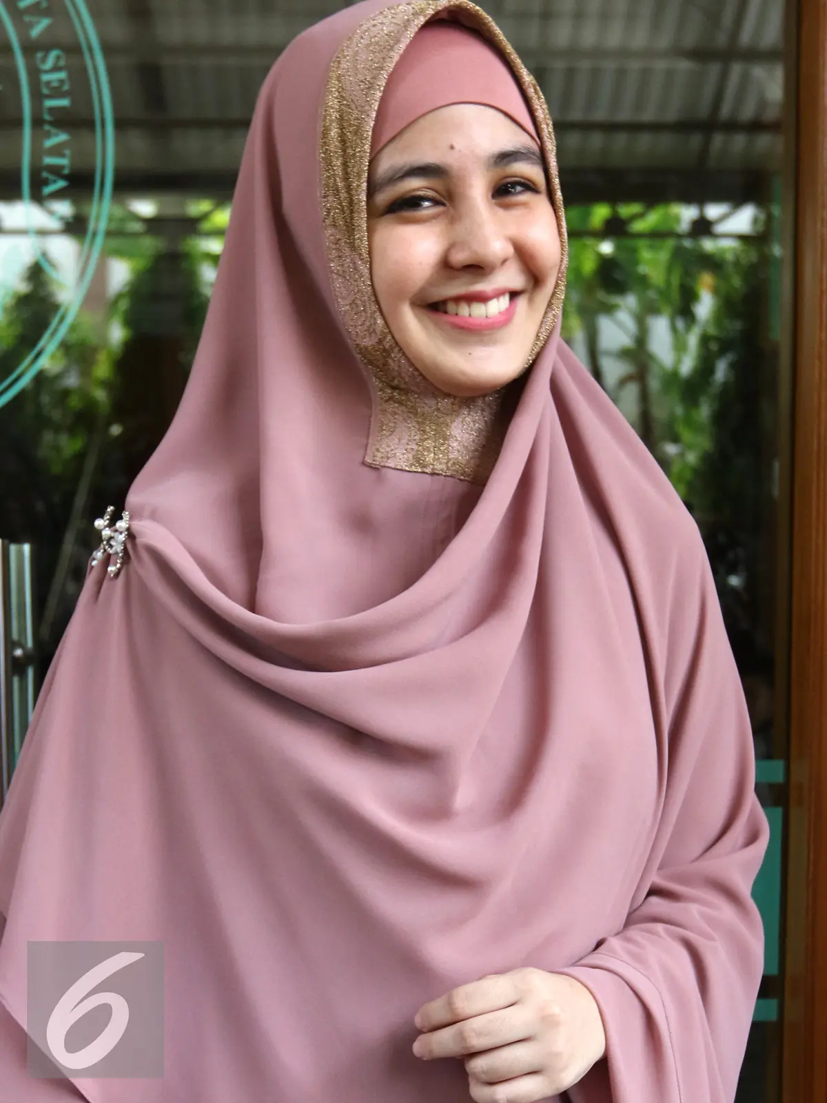 Risty Tagor Mantapkan Hati Berhenti dari Dunia Hiburan - ShowBiz ...