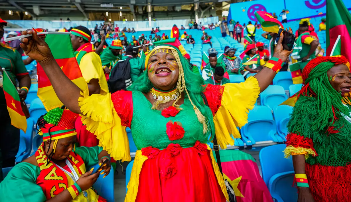 Warna-warni Suporter Kamerun Jelang Lawan Swiss di Piala Dunia 2022 ...