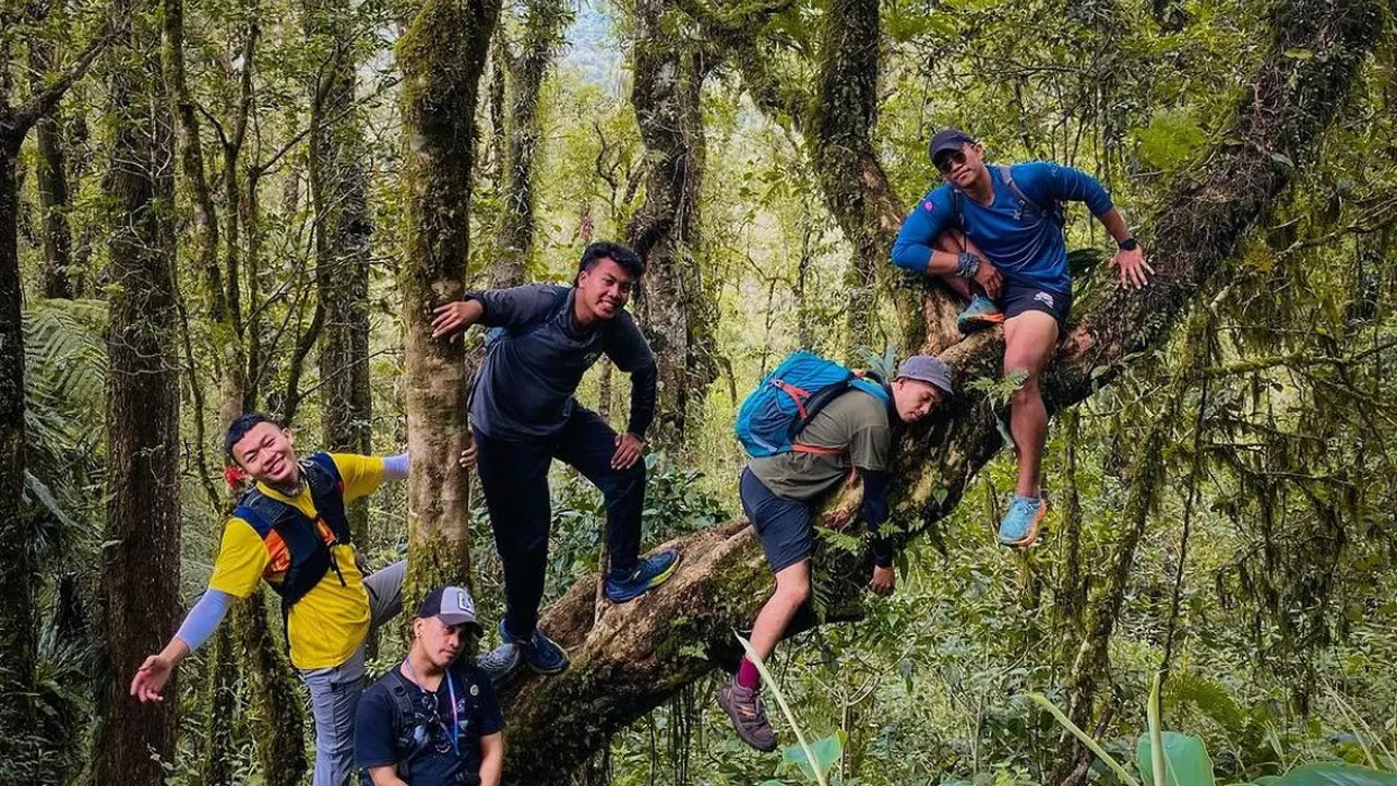 6 Fakta Menarik Gunung Adeng di Bali yang Terdapat Pura di Atas Puncaknya - Lifestyle Liputan6.com