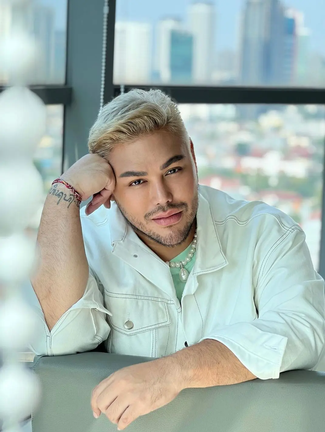 Potret Terbaru Ivan Gunawan dengan Warna Rambut Blonde, Beda Banget dan ...