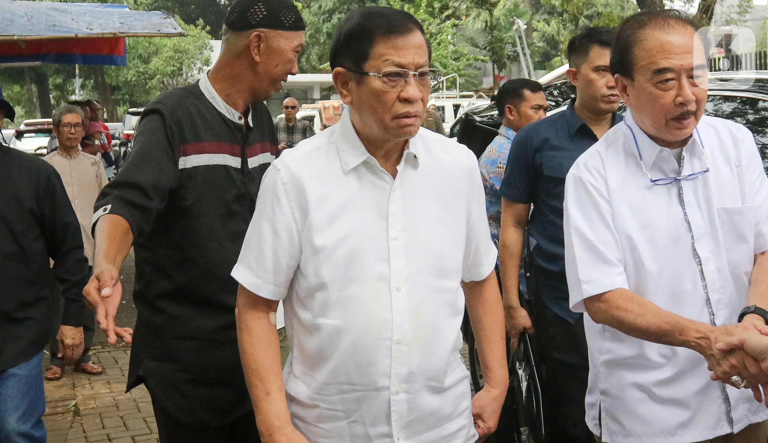 Sejumlah Pesohor Hadiri Prosesi Pemakaman Penyanyi dan Artis Legendaris ...