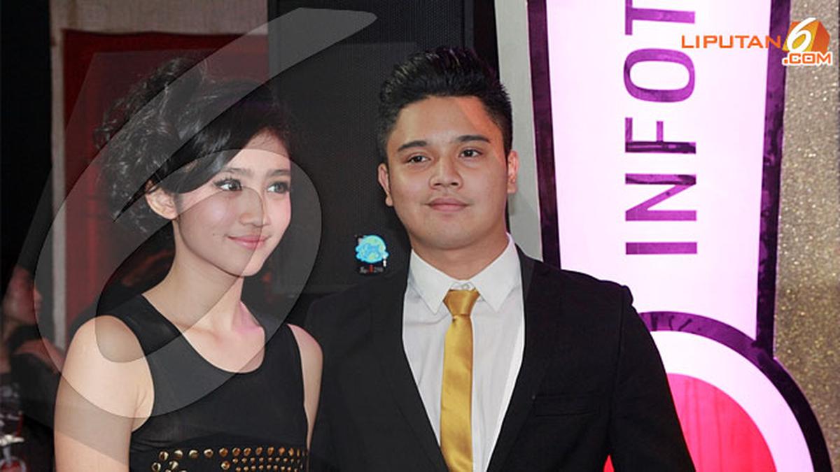 Derby Romero-Feby 'Blink' Romantis di Tempat Sunyi - ShowBiz Liputan6.com