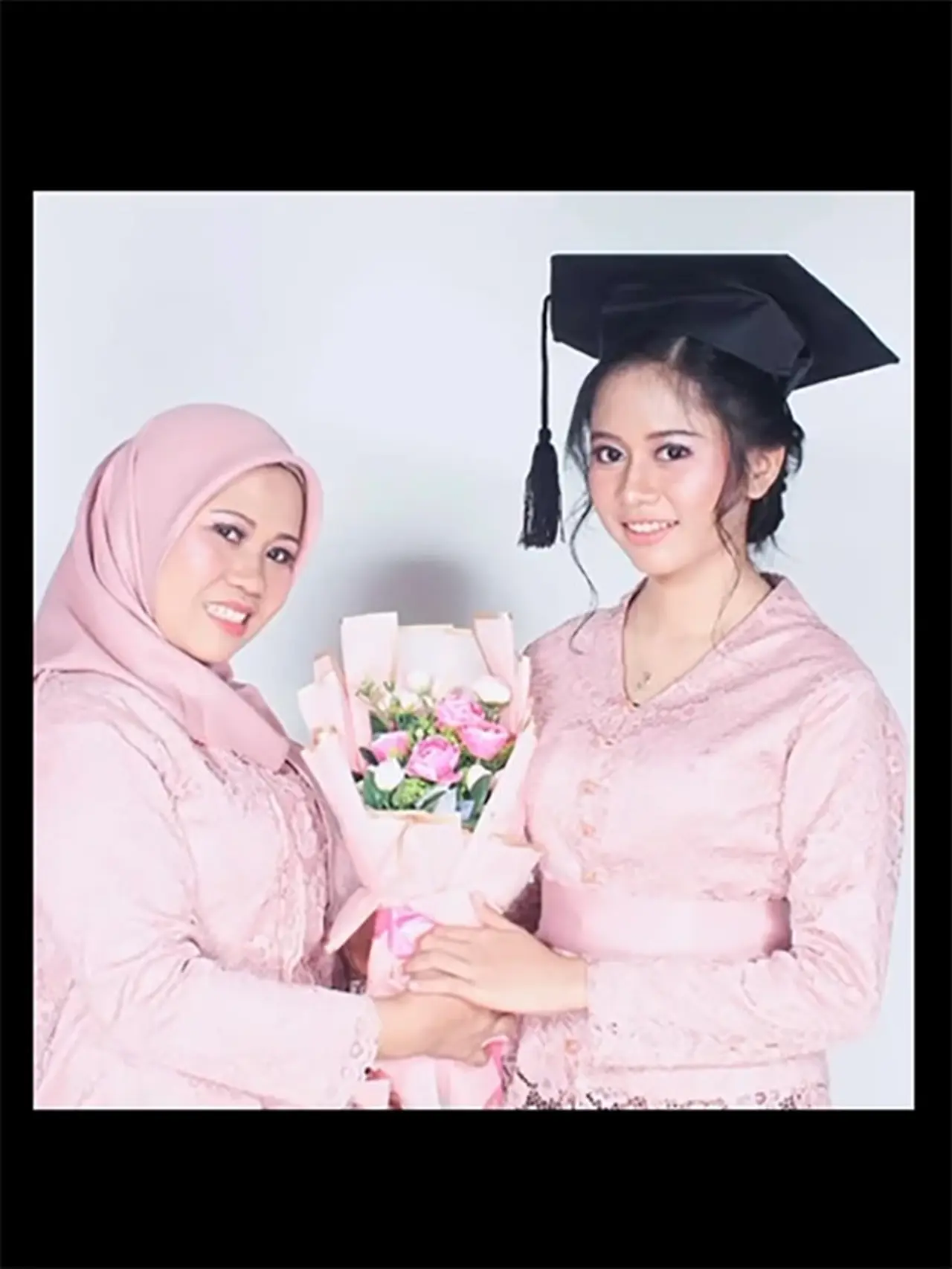 6 Potret Sus Rini Pengasuh Rayyanza Saat Menghadiri Wisuda Putrinya ...