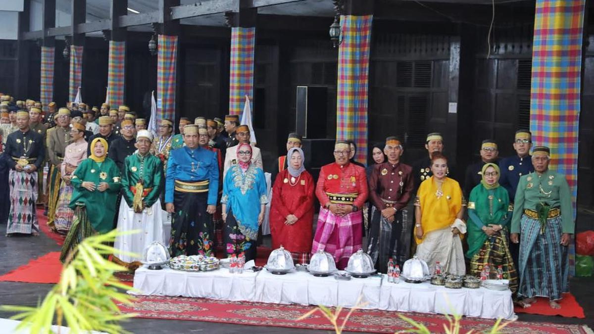 Kumpulan Raja, Ratu, hingga Pemangku Adat di Sulsel Kukuhkan Dukungan ...
