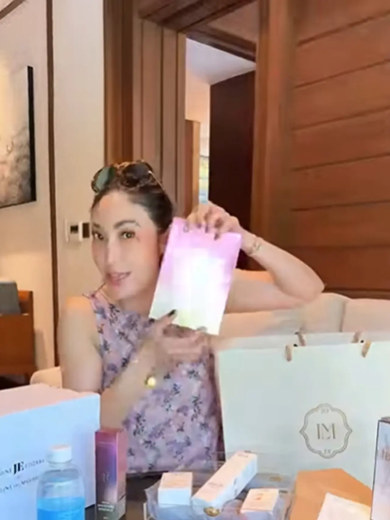 Intip Pilihan Souvenir Bridesmaid ala Luna Maya, Mulai dari Skincare ...