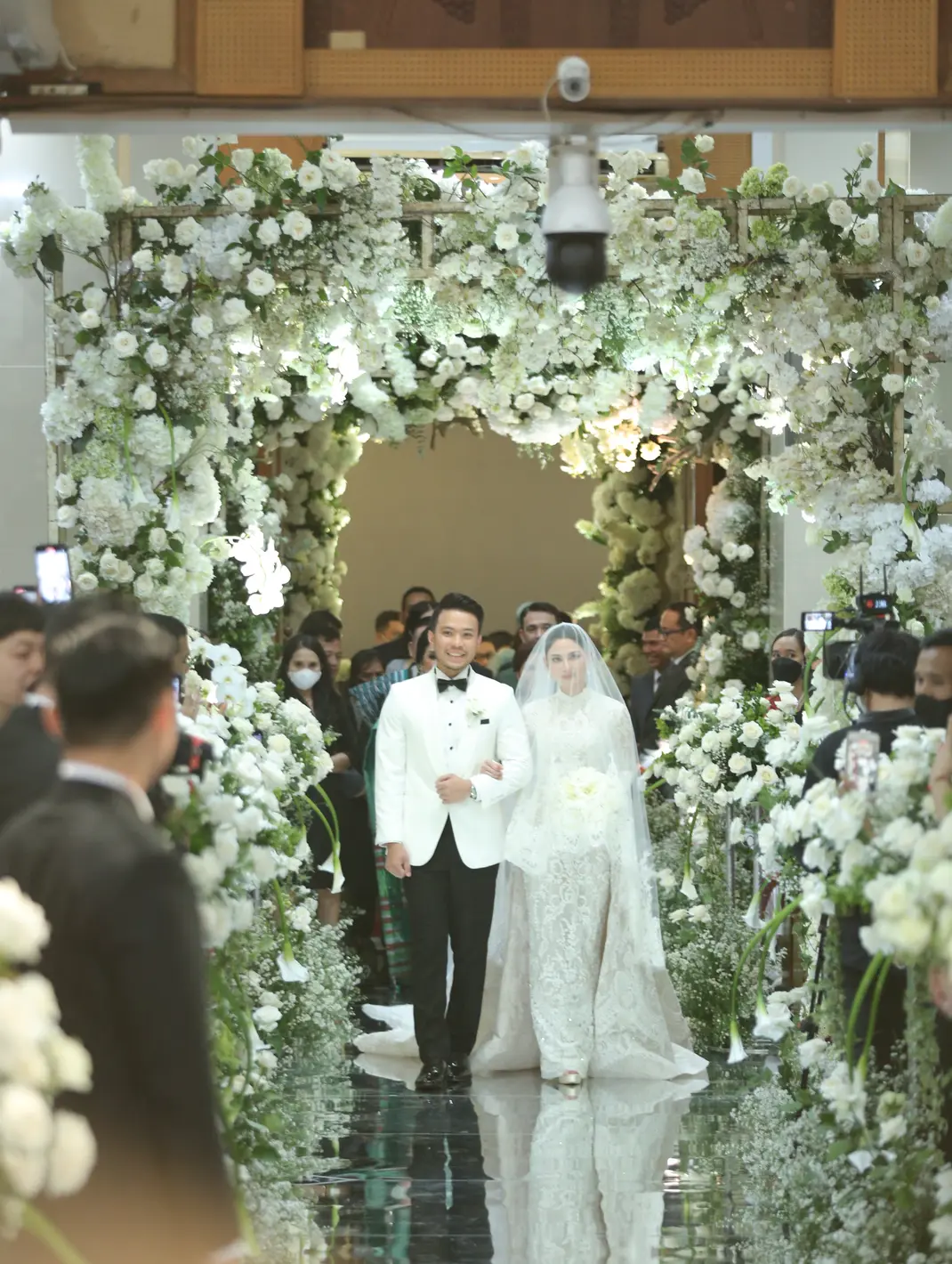 10 Potret Pemberkatan Pernikahan Jessica Mila dan Yakup Hasibuan - Photo Fimela.com