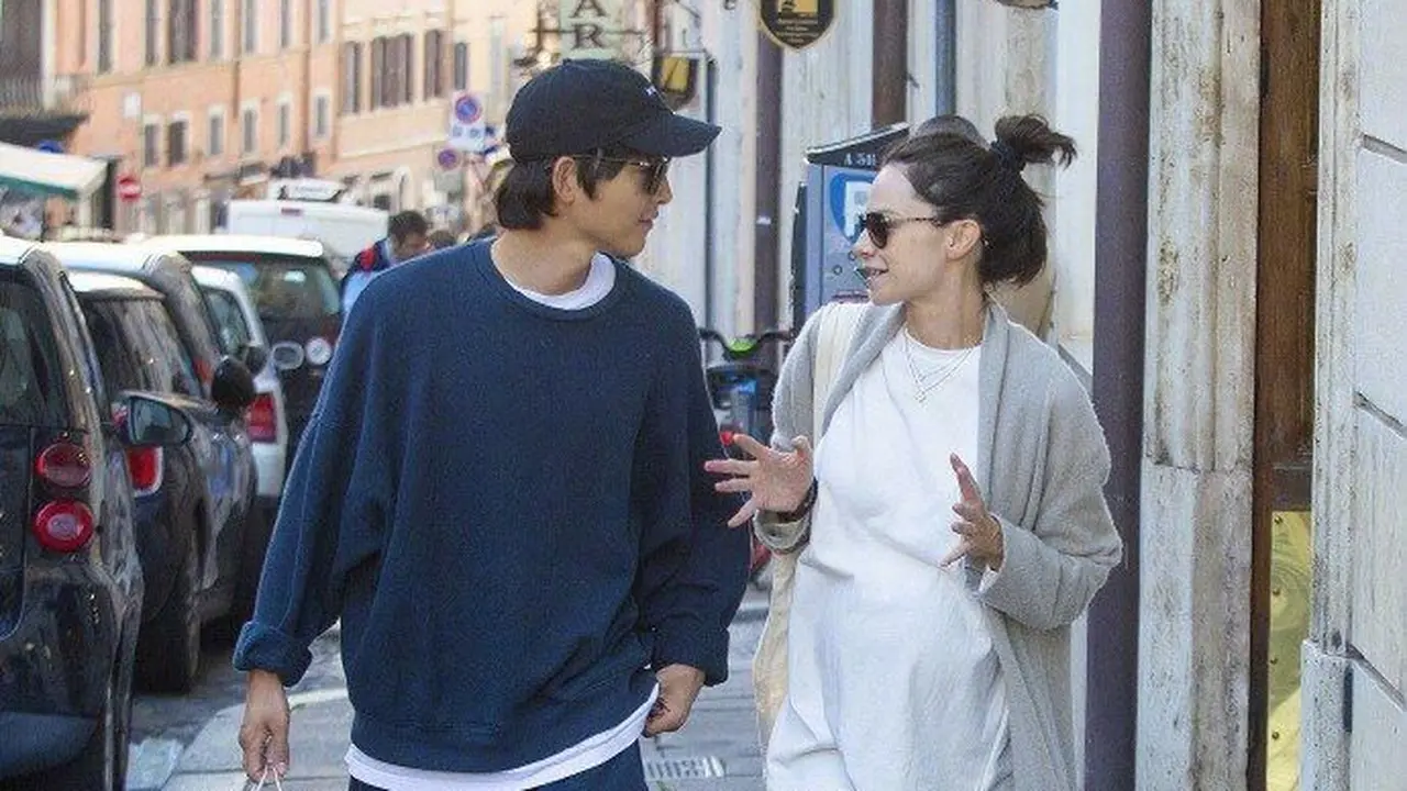 Song Joong Ki dan Katy Louise Saunders Dikaruniai Anak ke-2, Lahiran di Roma Italia - Lifestyle ...
