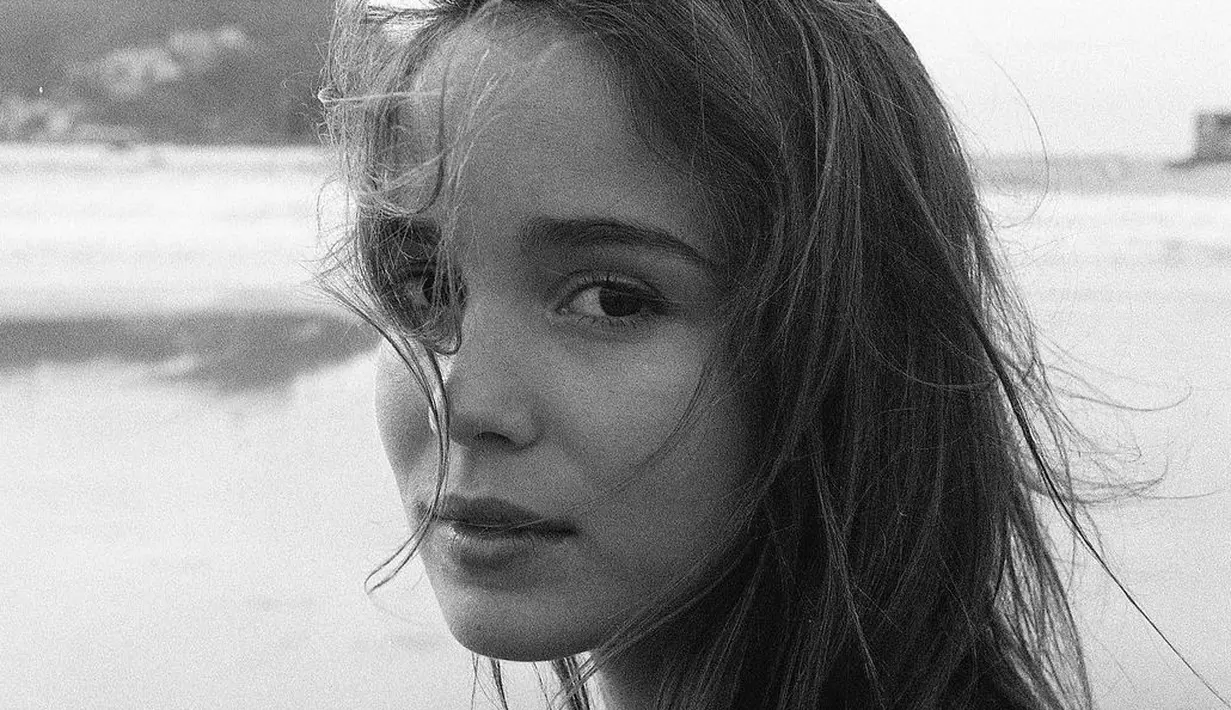 Sosok Alba Baptista, Aktris Portugal yang Disebut Pacar Baru Chris ...