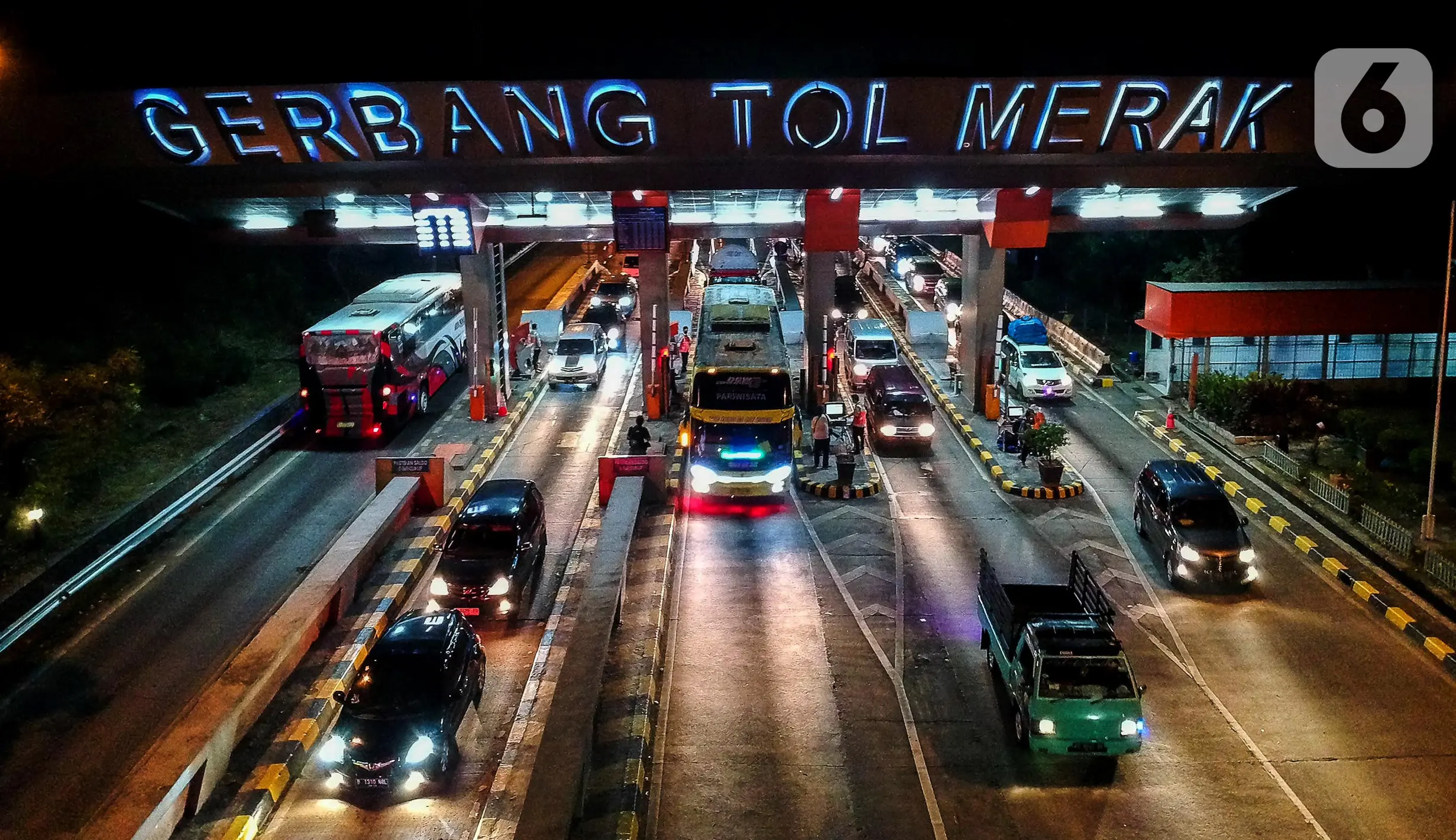 Puncak Arus Mudik Lebaran 2023, Seperti Ini Kemacetan Panjang Kendaraan Pemudik Menuju Pelabuhan ...