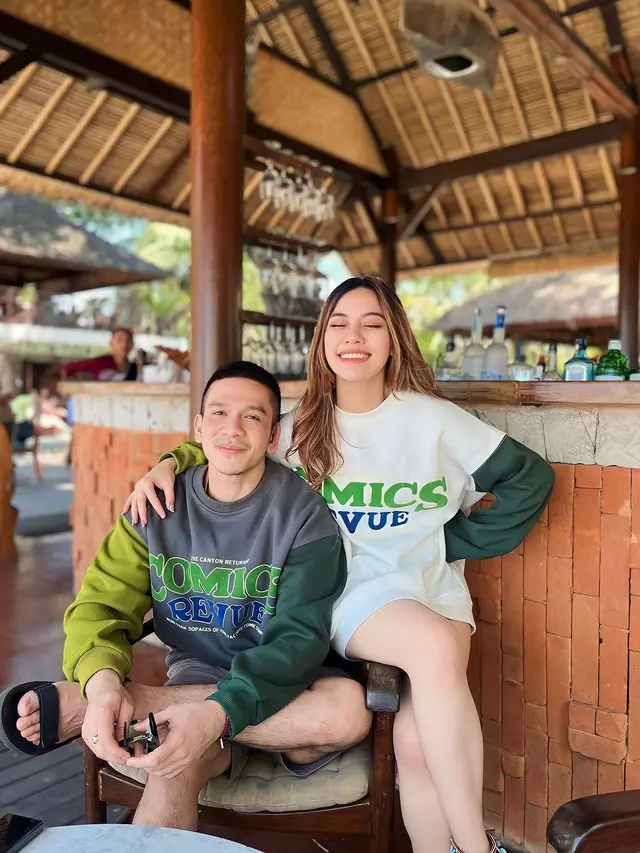 6 Potret Frislly Herlind Dekat Jordi Onsu Meski Mantan, Sudah Punya ...