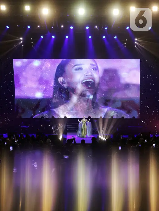 FOTO: Rossa Tampil Memukau dalam 25 Shining Years Concert - Foto ...