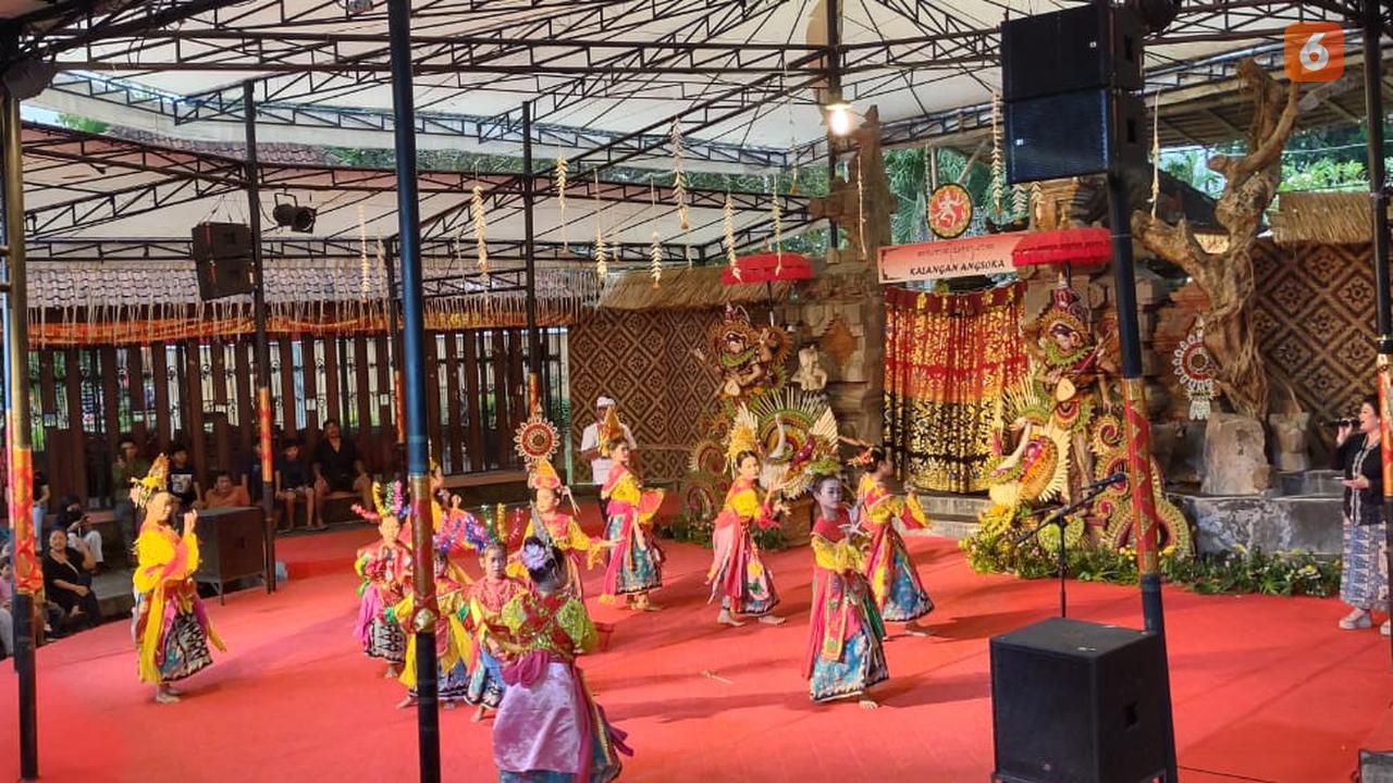 Tari Ondel-ondel Betawi Dipertunjukkan di Pentas Tahunan Pesta Kesenian ...