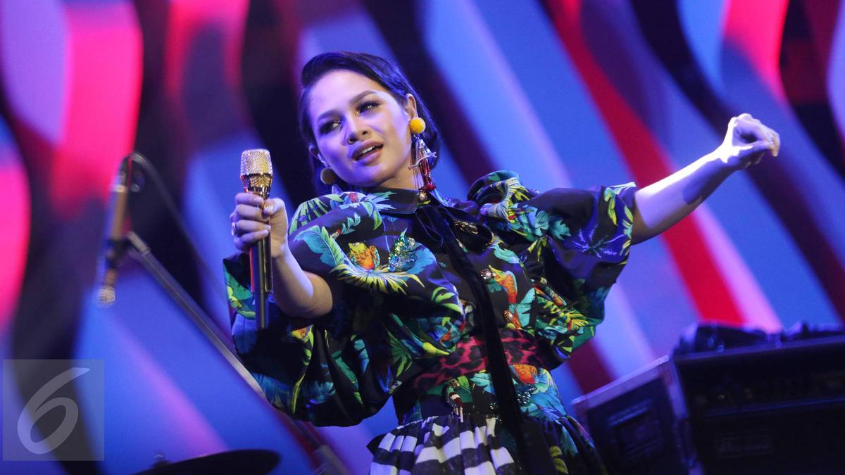 Lirik Lagu Indahnya Dunia, Luapan Bahagia Andien