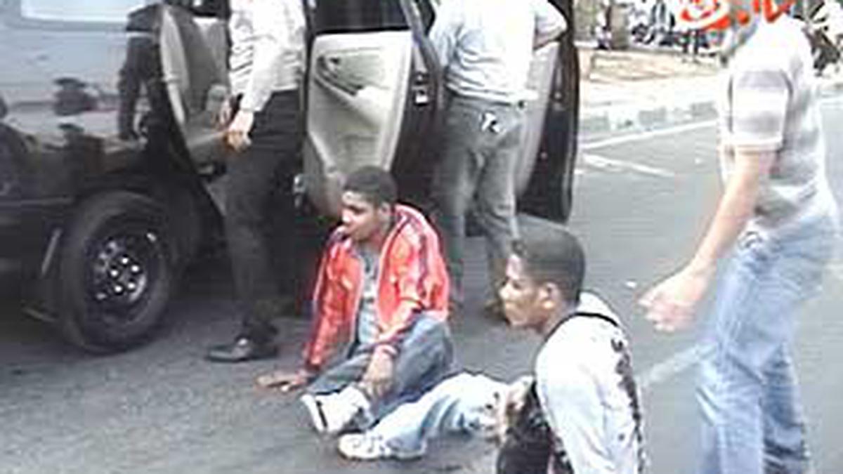 Bentrok Antarkelompok, Tiga Orang Tertembak - News Liputan6.com