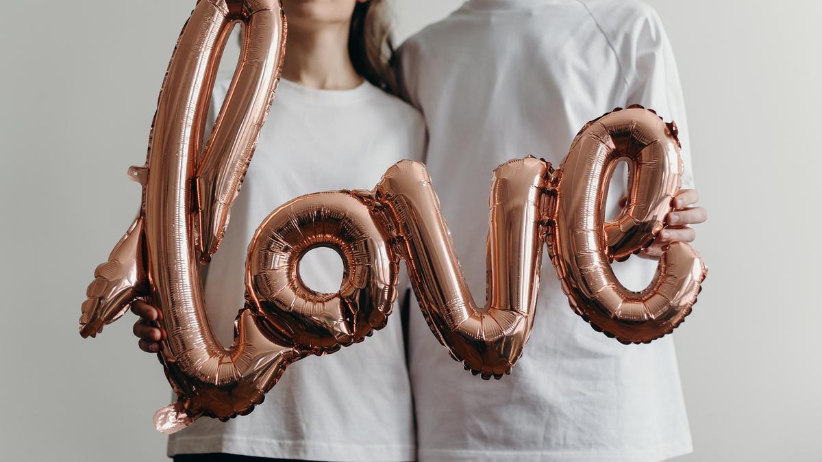 Bangun Komunikasi yang Efektif dalam Hubungan Cinta Lewat Love Language ...