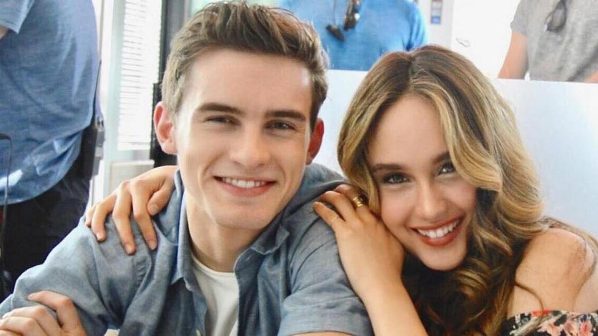 Cinta Laura Cium Lawan Mainnya di Film Hollywood Crazy Boys