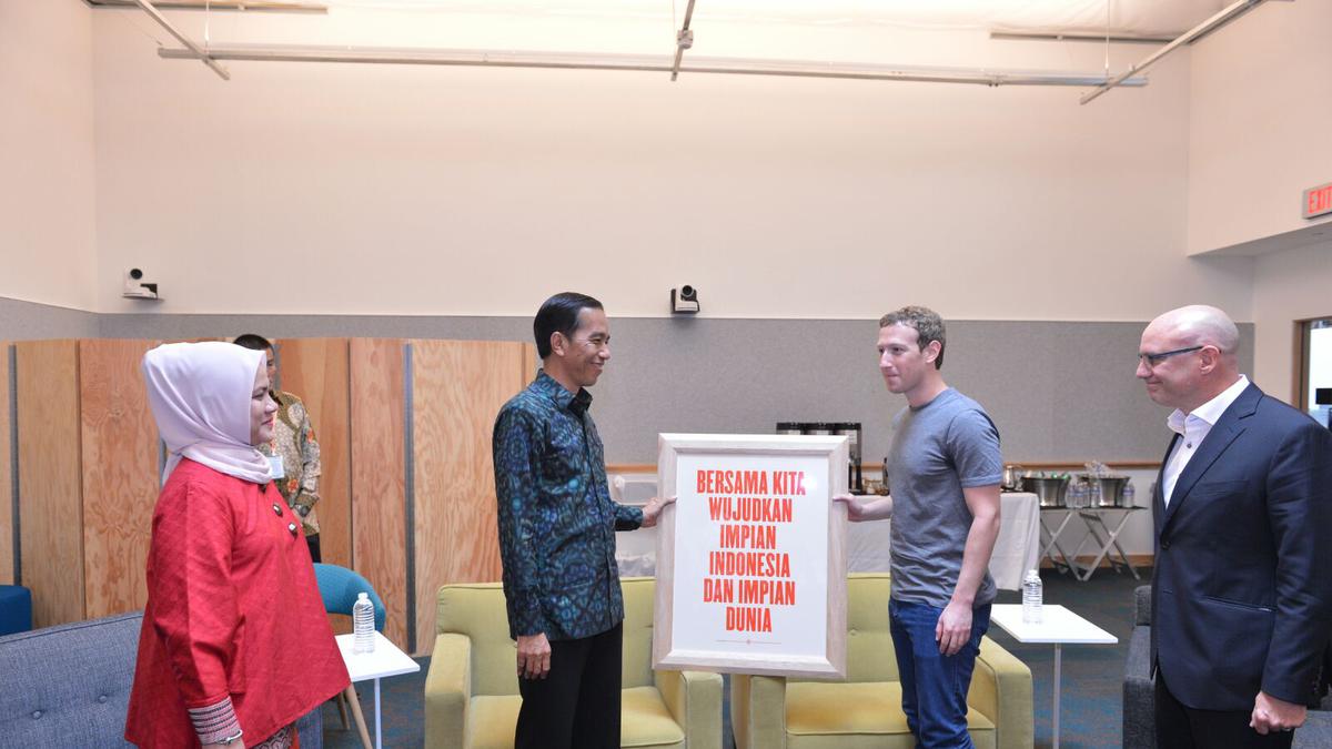 Kunjungi Kantor Pusat Facebook, Jokowi Disambut Mark Zuckerberg - News ...