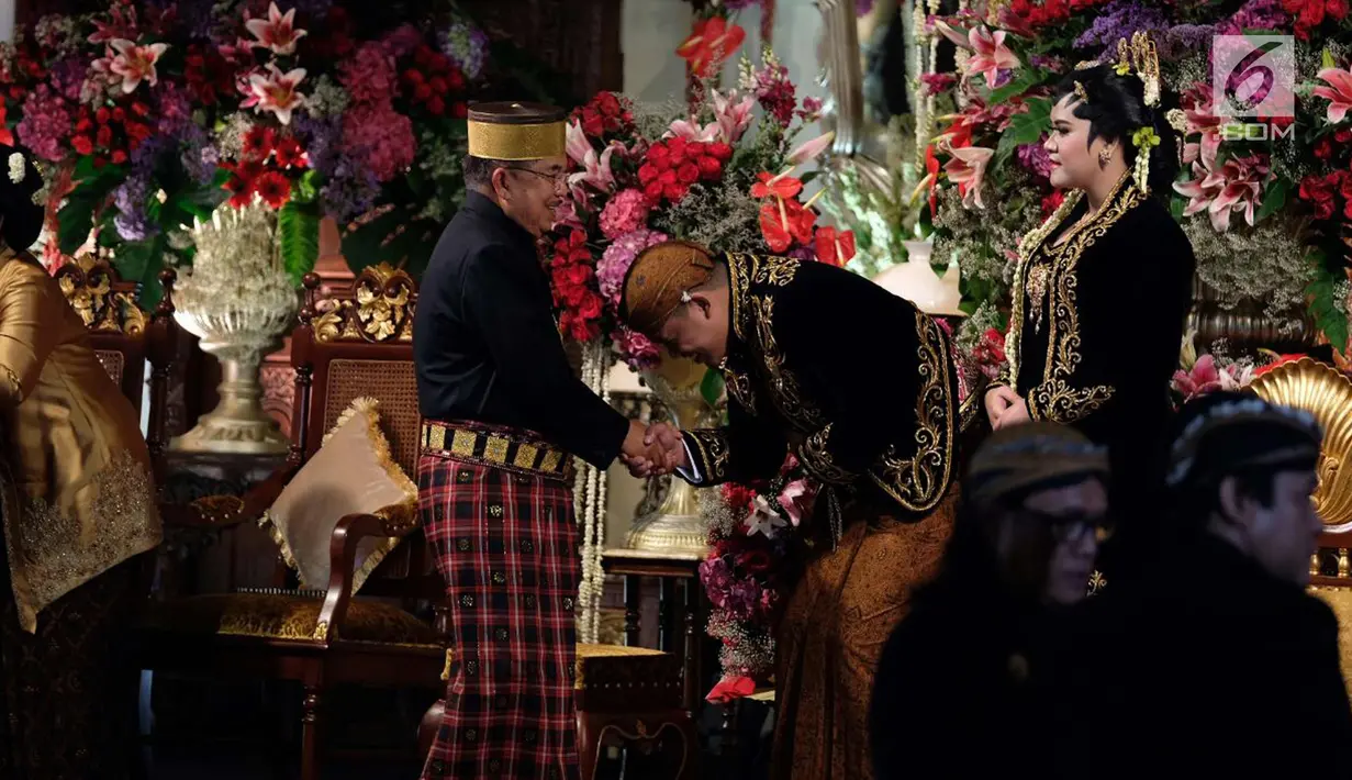 PHOTO: Momen Akad Nikah Kahiyang Ayu dan Bobby Nasution - Foto Liputan6.com