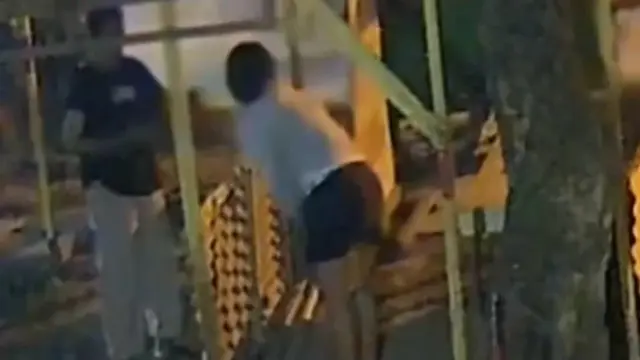 Wanita Muda di Medan Terekam CCTV Melahirkan Sambil Berdiri, Bayi Dibuang hingga Ditemukan Warga ...