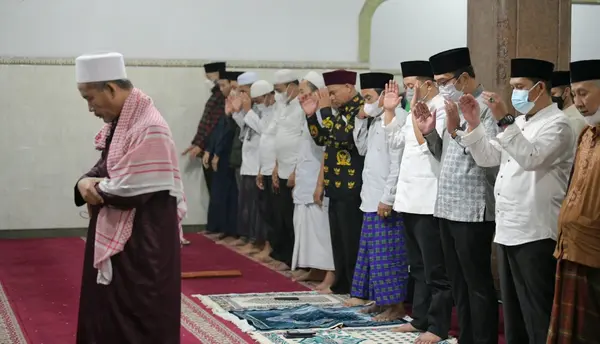 6 Huruf Izhar Halqi dan Contoh: Panduan Lengkap Belajar Tajwid yang ...