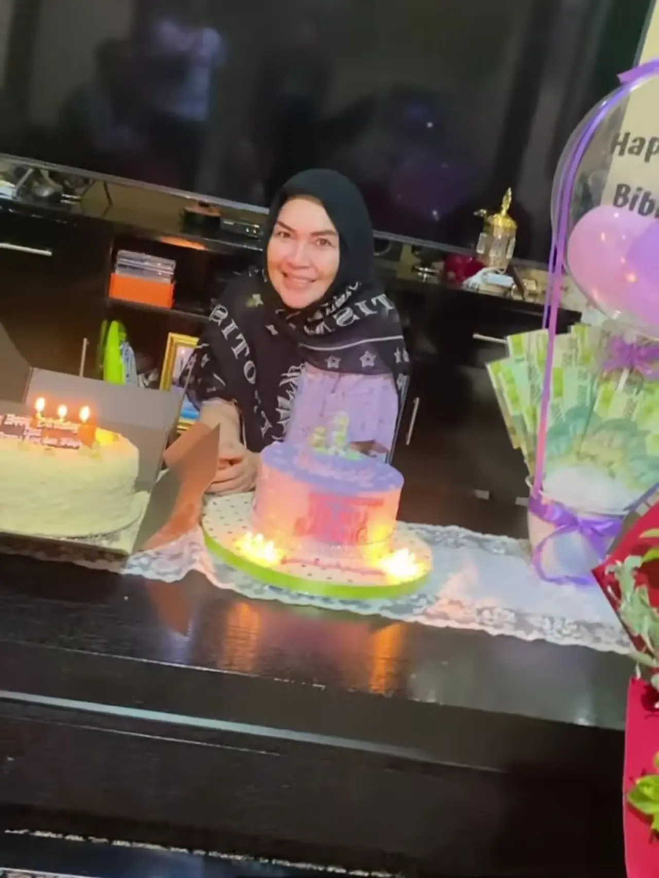 5 Potret Umi Kalsum Rayakan Ulang Tahun, Ayu Ting Ting Minta Maaf Kejutannya Sederhana - ShowBiz ...