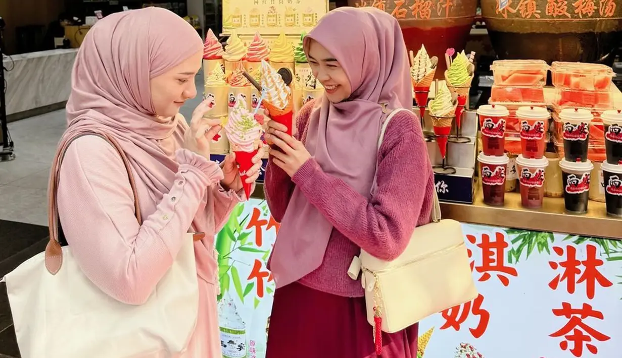 Potret Ria Ricis dan Nadzira Shafa di China, Jalan-Jalan ke Muslim ...