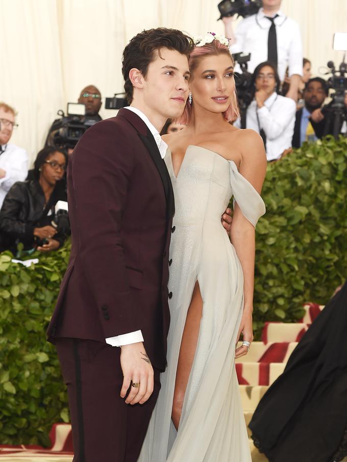 Bantah Pacari Shawn Mendes, Hailey Baldwin Ungkap Hubungannya dengan ...