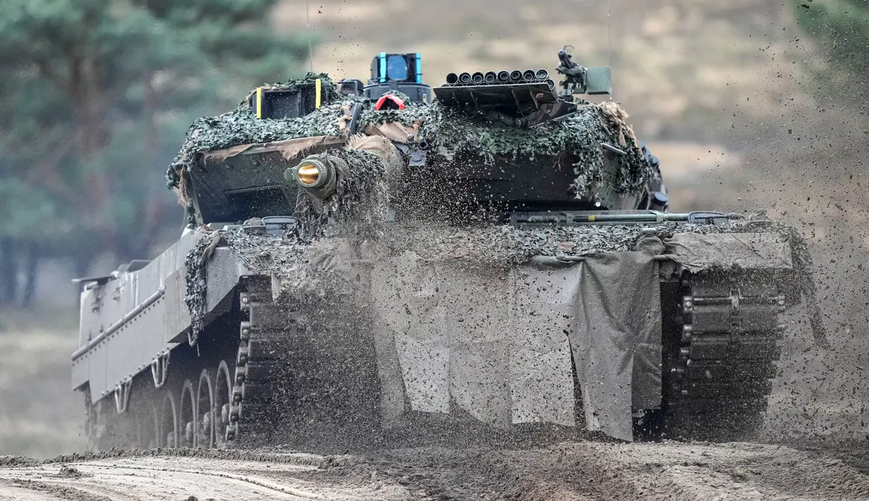Jerman Unjuk Kemampuan Tempur Tank Leopard 2A6 - Foto Liputan6.com
