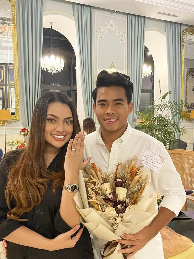 5 Momen Nurhidayat Mantan Pemain Timnas Saat Lamar Kekasih Ini Romantis ...