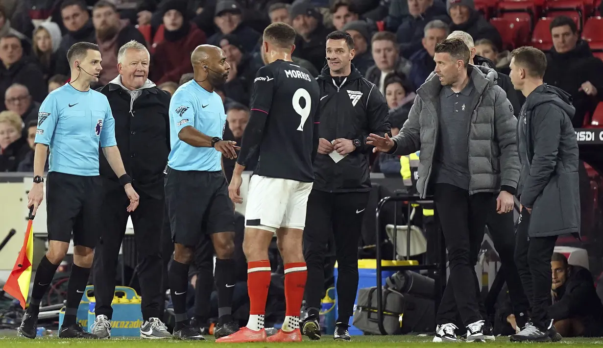 Foto: Momen Bersejarah saat Sam Allison Jadi Wasit Kulit Hitam Pertama ...