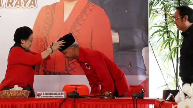 Megawati Beri Peci Hitam untuk Ganjar Usai Diusung Jadi Capres PDIP, Ini Maknanya - News ...