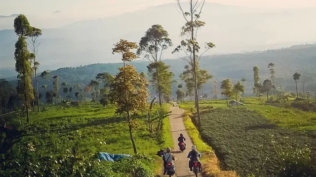 6 Fakta Menarik Gunung Cakrabuana yang Dikramatkan, Saksi Bisu ...