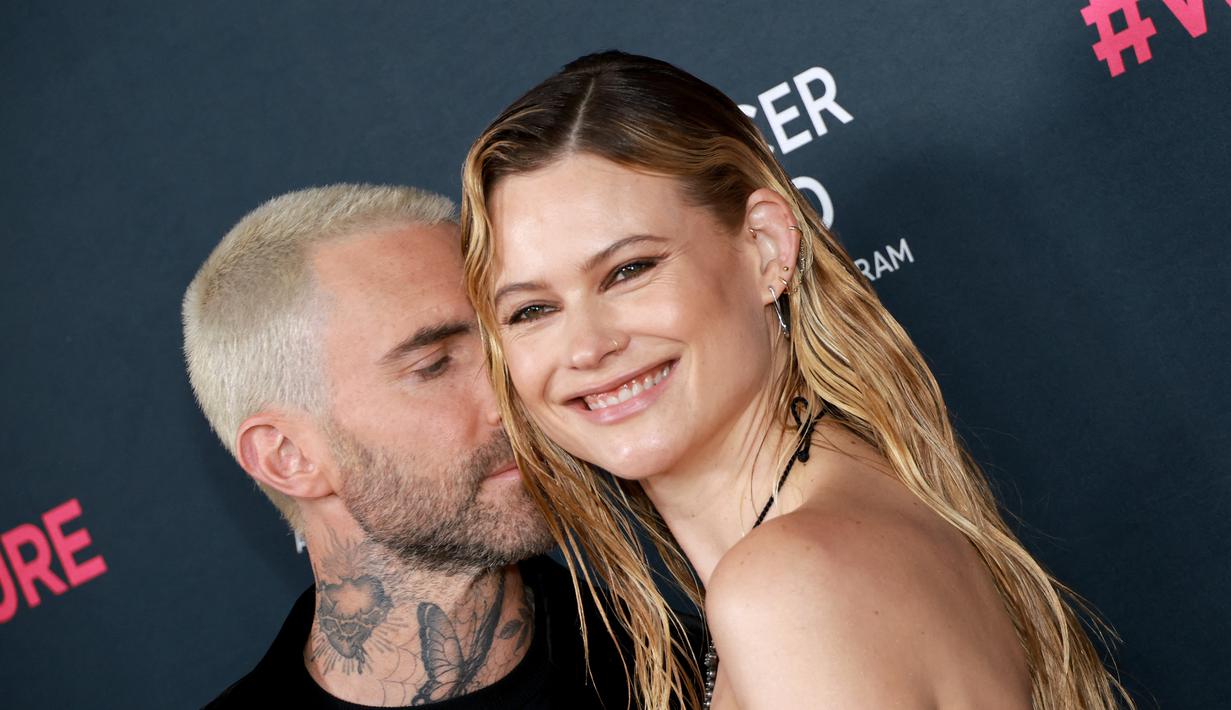 Adam Levine dan Behati Prinsloo Tampil Mesra di Unforgettable Evening ...