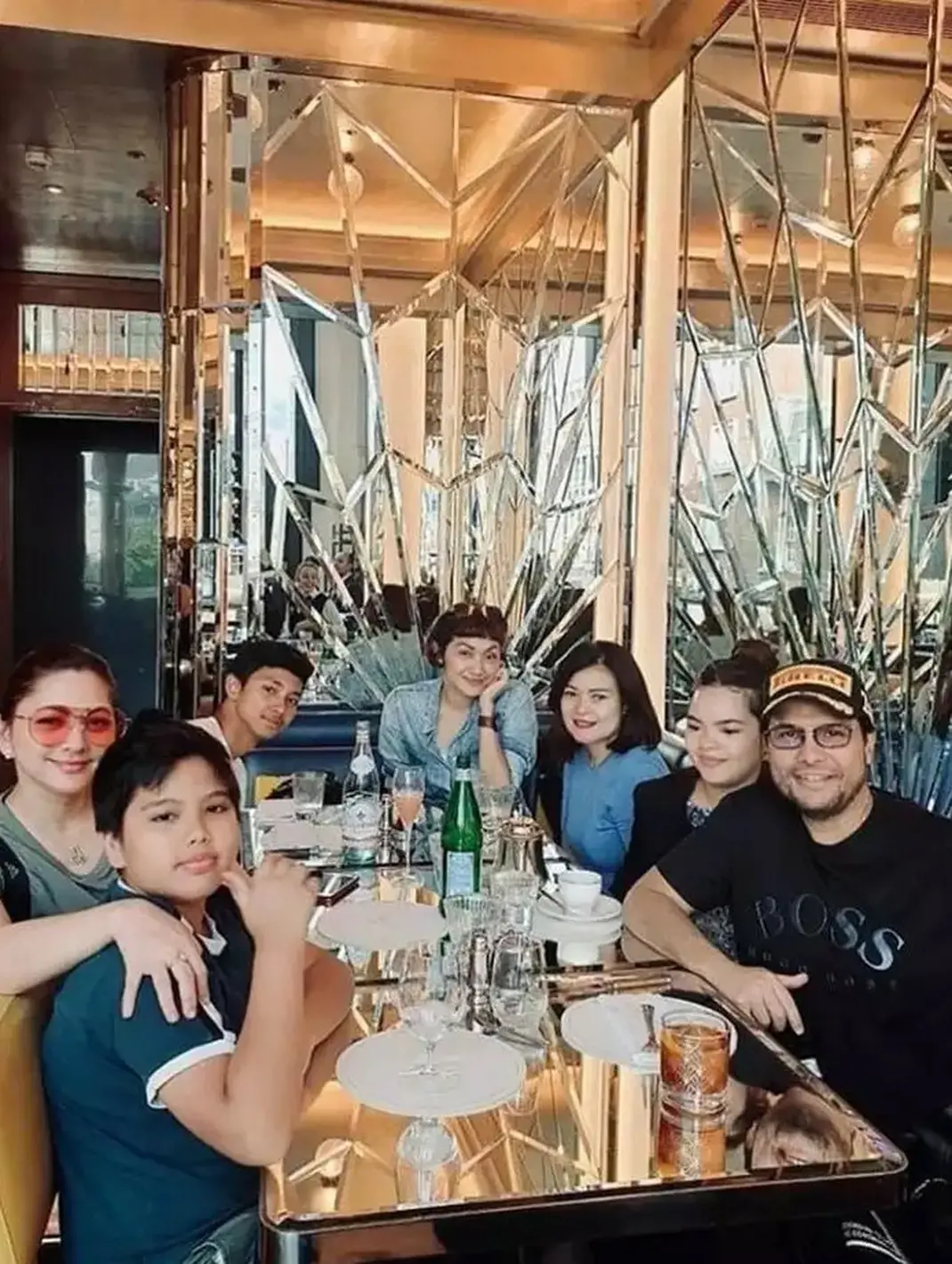 10 Potret Cut Keke Akur dengan Istri Pertama Suaminya, Butuh Waktu ...