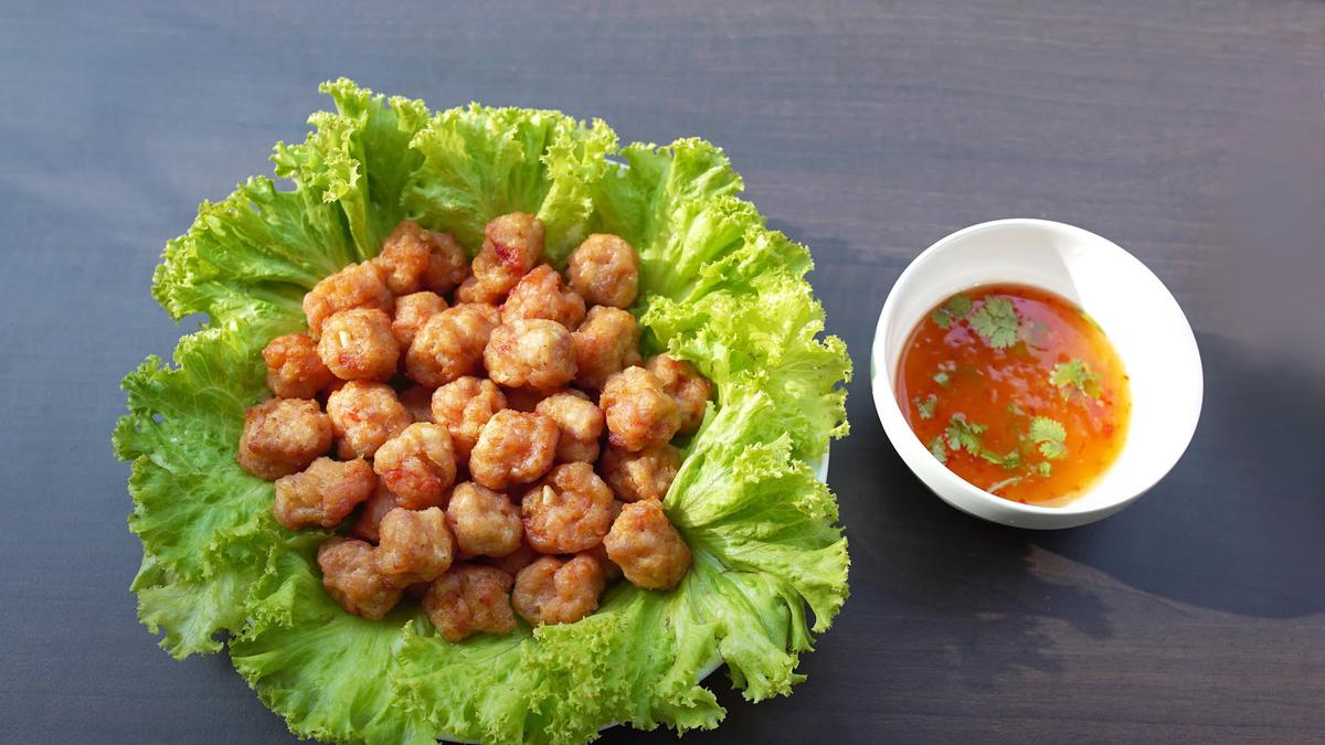 Cara Membuat Bola-Bola Udang Goreng Kuah Pedas - Lifestyle Fimela.com