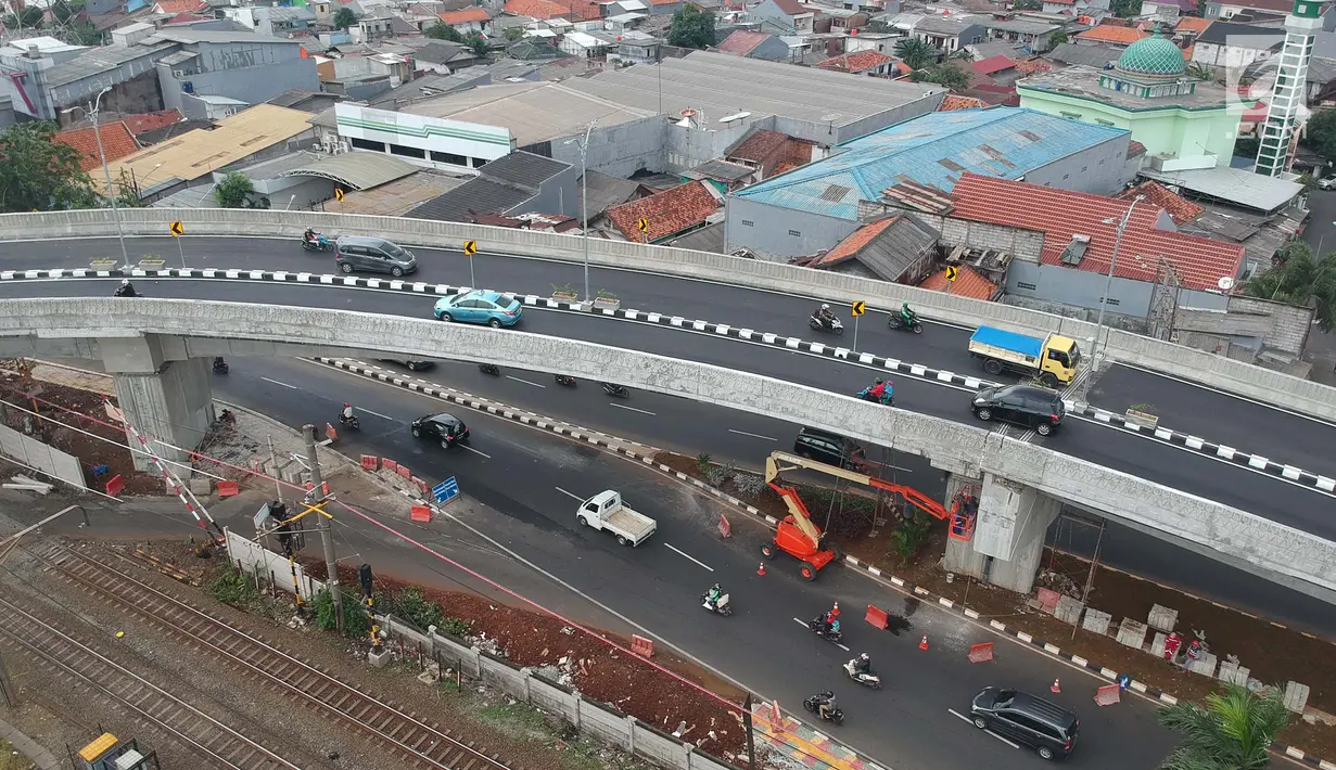 FOTO: Dibuka untuk Umum, Begini Suasana Uji Coba Flyover Cipinang Lontar - Foto Liputan6.com