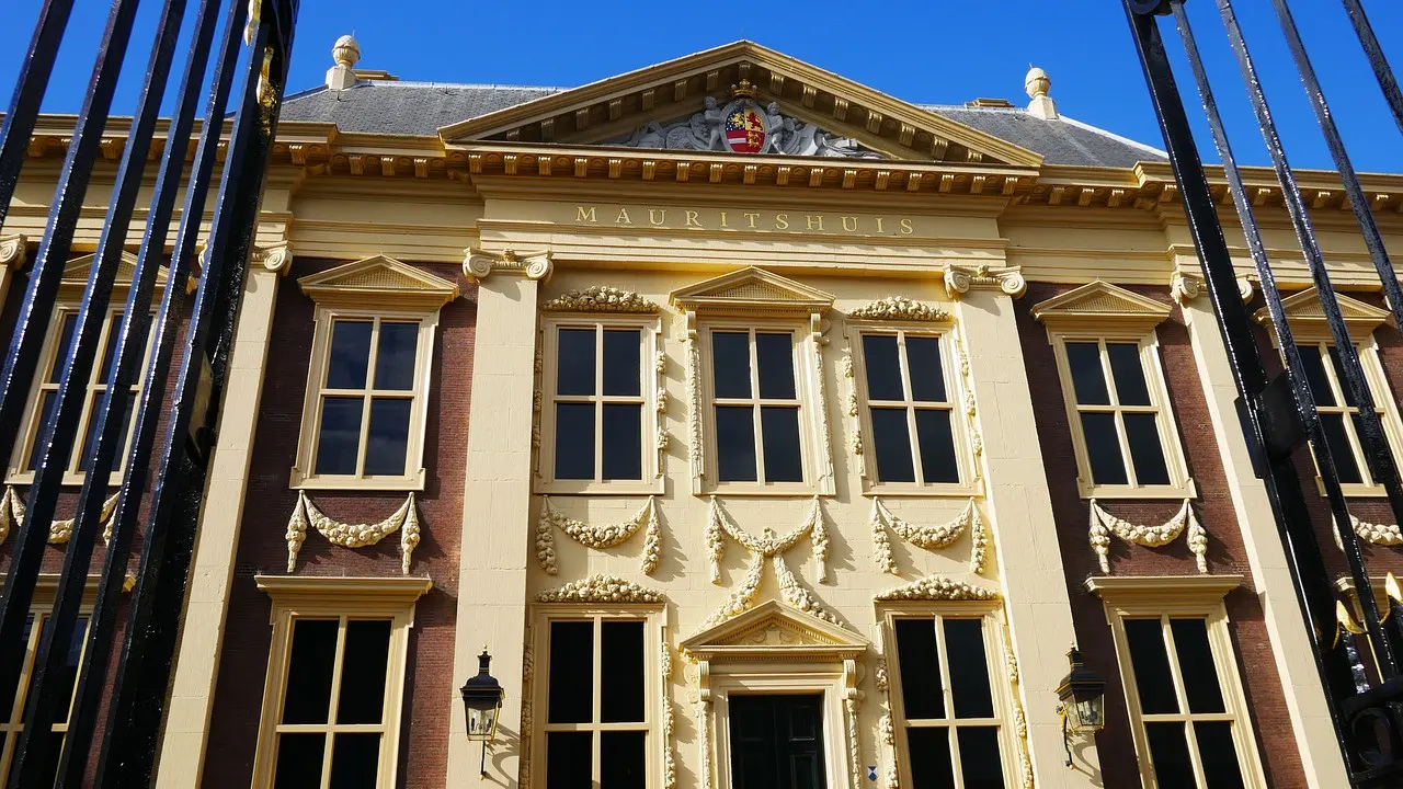 Aktivitas Unik Mencium Aroma Lukisan di Museum Belanda - Lifestyle ...