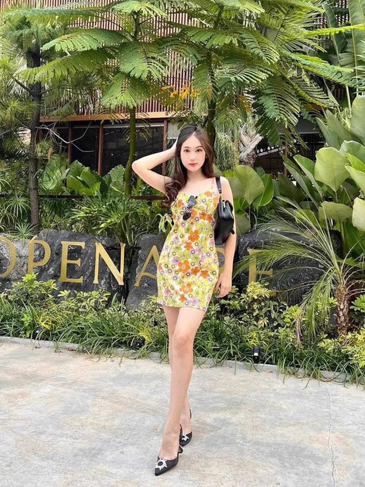 Jadi Sorotan Publik, Ini 6 Potret Cantik Laura Moane yang Dinilai ...