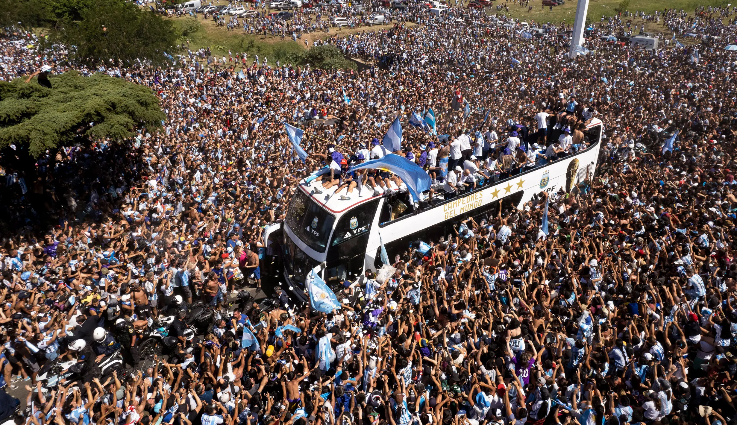 Parade Juara Piala Dunia 2022, Lionel Messi Cs Disambut Bak Pahlawan di ...