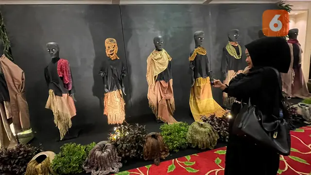 Cara Tak Biasa Torang Sitorus Adakan Pameran, Tampilkan Koleksi Ulos ...