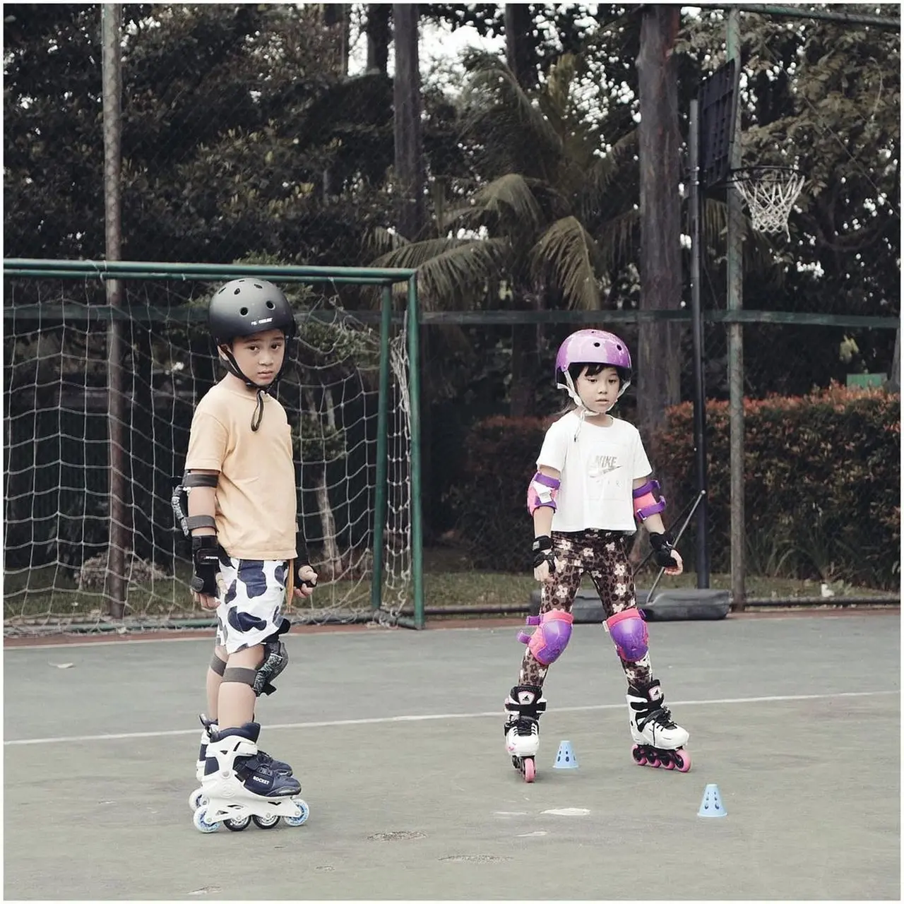 5 Potret Rafathar dan Gempi Main Sepatu Roda - Entertainment Fimela.com