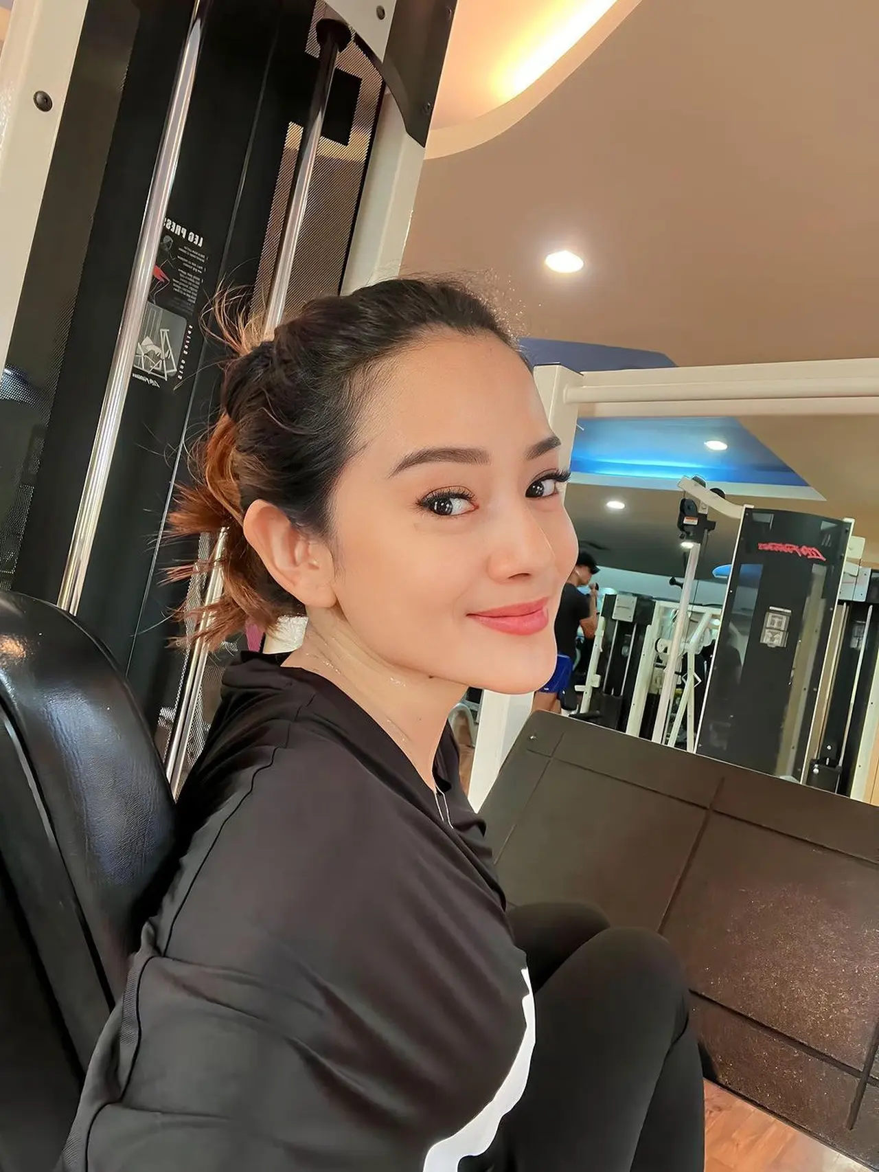 7 Potret Terbaru Citra Monica Lepas Hijab, Istri Ifan Seventeen Disorot - Hot Liputan6.com