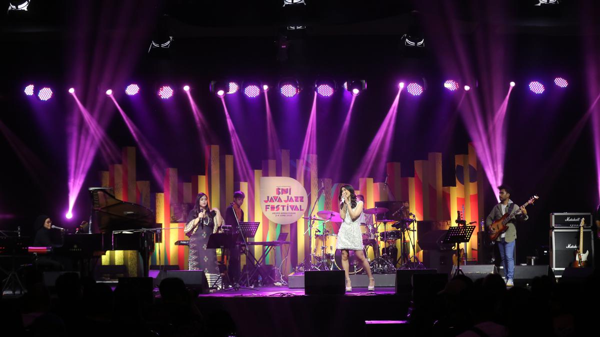 8 Potret Aksi Panggung Christie di BNI Java Jazz Festival 2023 - Photo ...