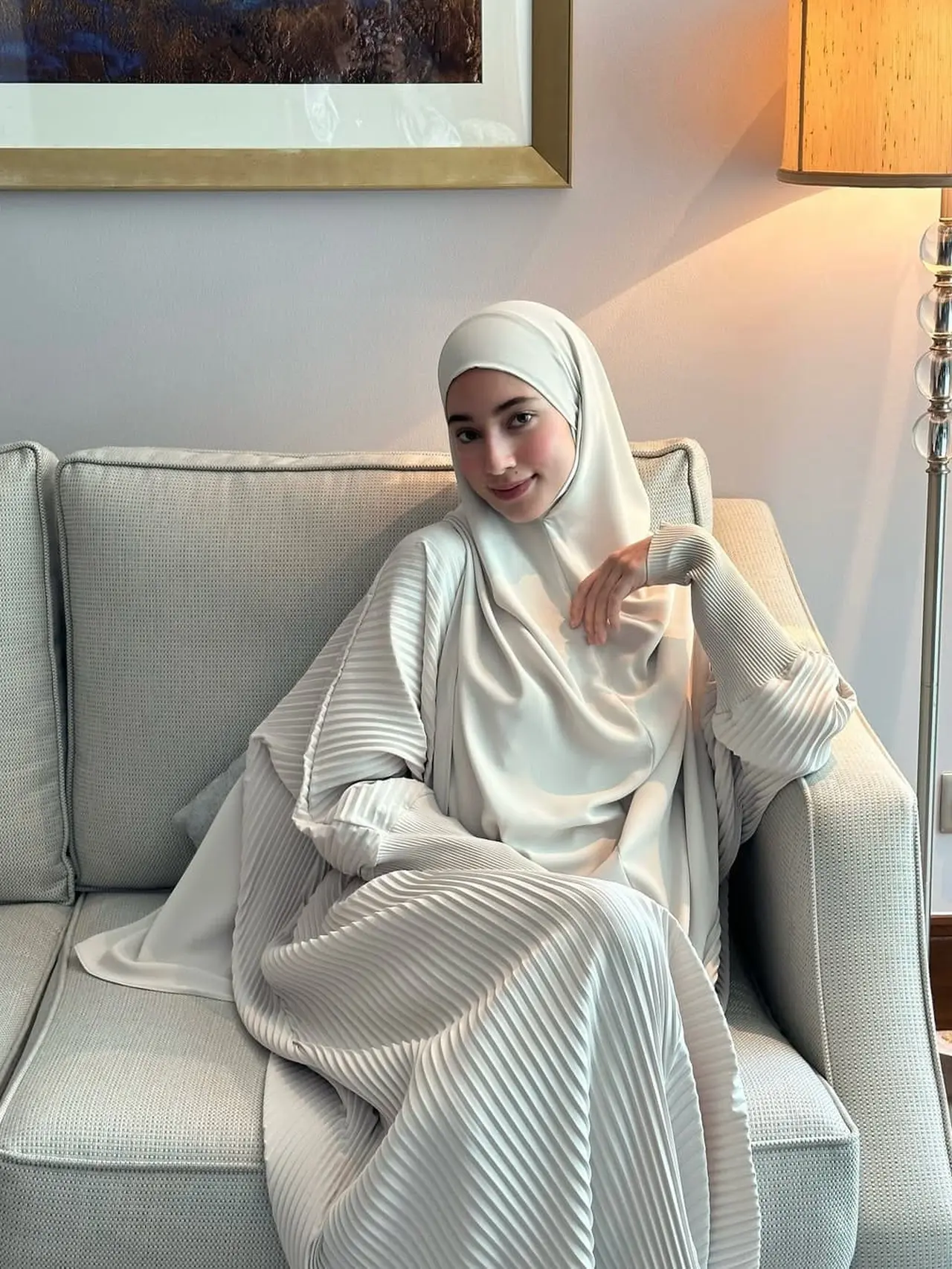 7 Pesona Ameera Khan Pacar Jefri Nichol Berbalut Outfit Serba Putih ...