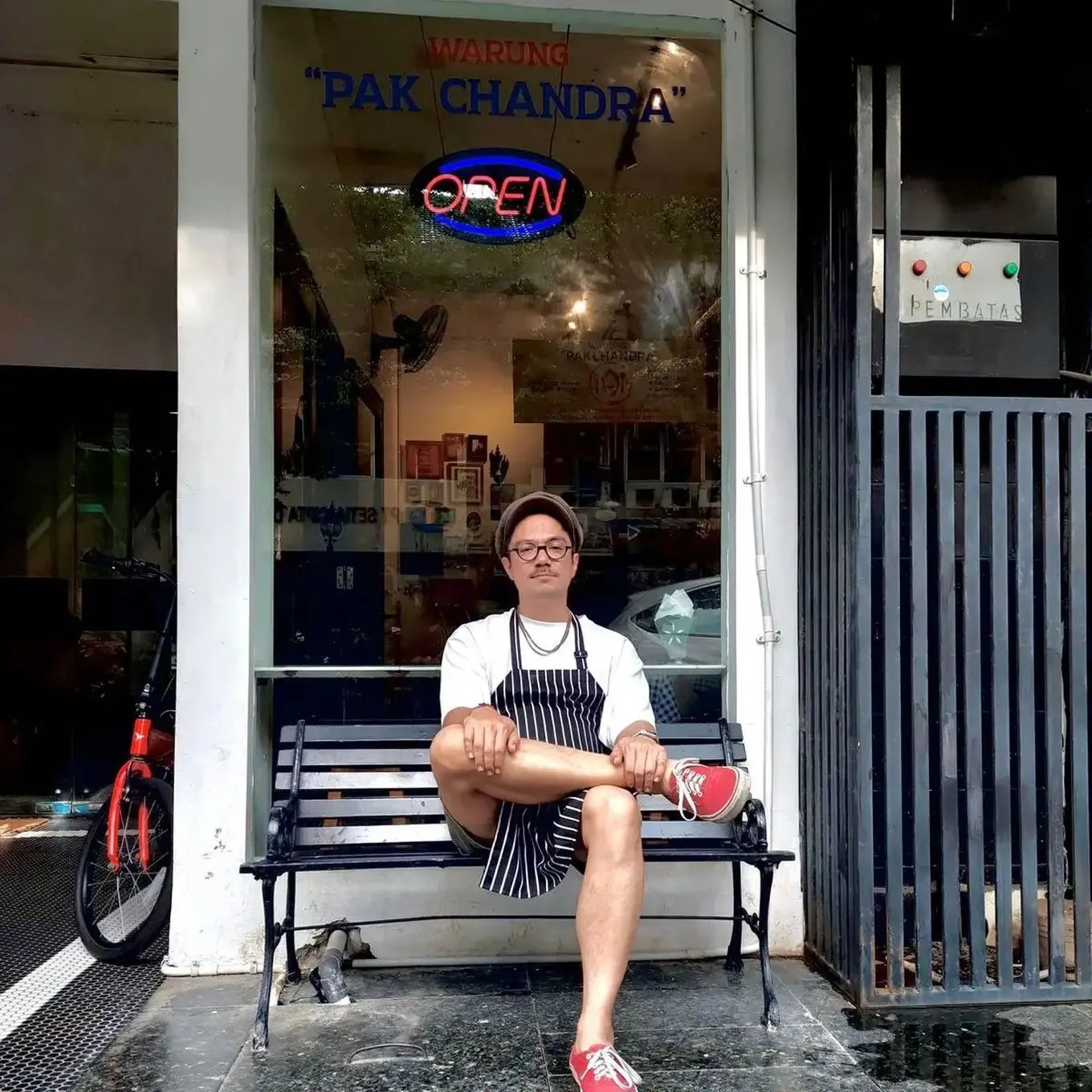 Diary Fimela: Rahasia 20 Tahun Goyang Lidah Warung Pak Chandra Sampai jadi Tempat Makan Wajib di ...