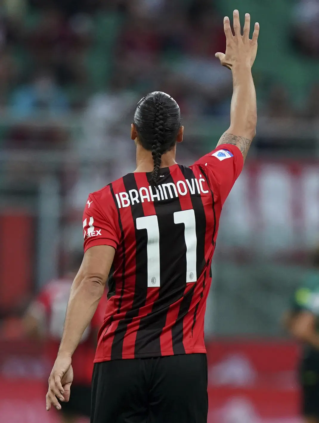 FOTO: Gaya Rambut Zlatan Ibrahimovic Saat AC Milan Kalahkan Lazio ...