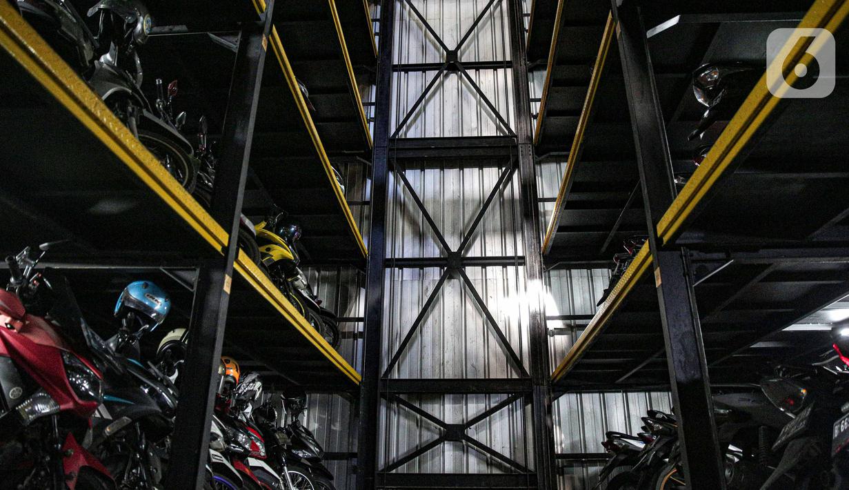 FOTO: Inovasi Baru Parkir Sepeda Motor Vertikal di Ibu Kota - Foto ...