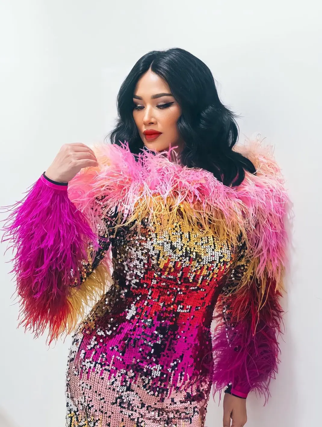 Titi DJ Tampil Sebagai Juri dengan Gaun yang Dirancang Sendiri - Foto ...