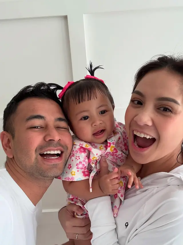 4 Potret Menggemaskan Baby Lily Bersama Raffi Ahmad dan Nagita Slavina, Fotogenik Abis - Hot ...